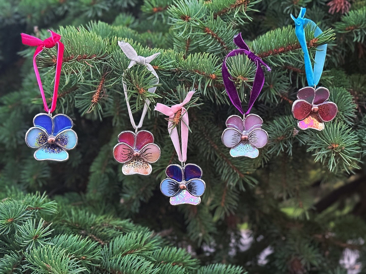 Pansy flower Ornament CHOOSE COLOR, Stained Glass Handmade Suncatcher ...